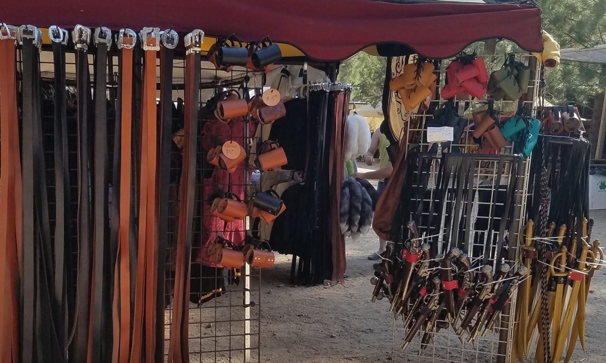Wolf Den Leather – Leather Goods and Renaissance Clothes